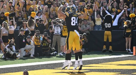 2022 Iowa Hawkeyes Betting Odds, Picks & Predictions